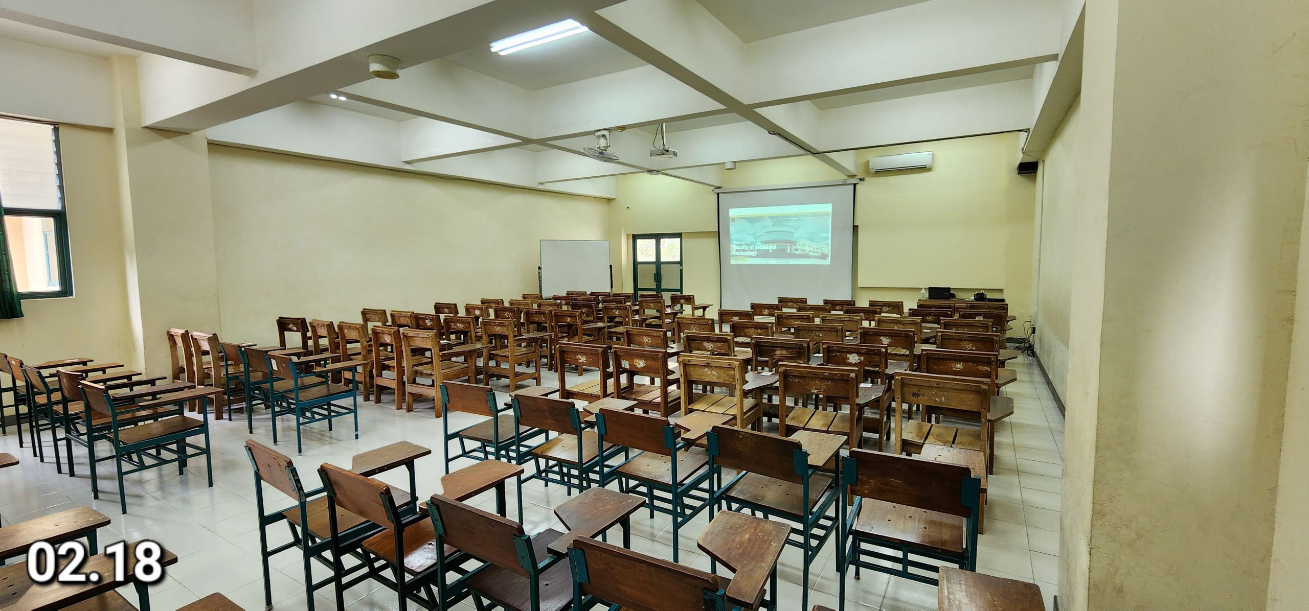 Ruang Kelas FTI 02.18 – Fakultas Teknologi Industri – Universitas Islam ...